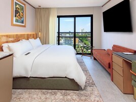 Quarto Deluxe, Vista para a cidade | Roupa de alta qualidade, edredões de penas, camas de colchão pillowtop 