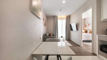 Estúdio grand | Área de estar | Smart TV 55 polegadas com canais digitais