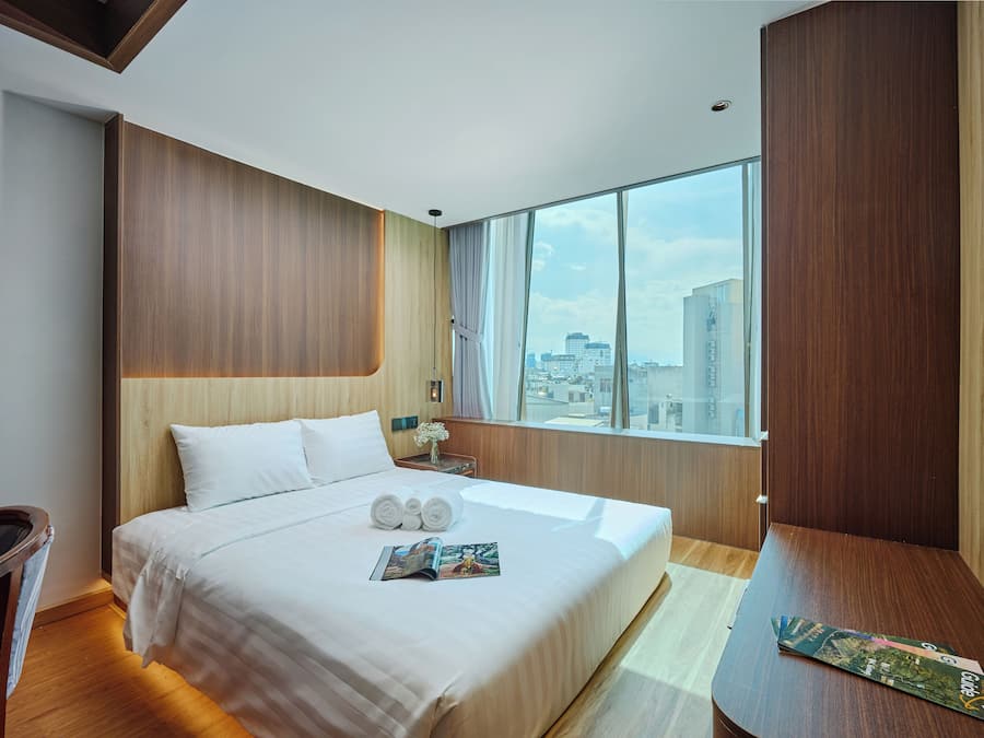 Quarto Duplo Deluxe, Vista para a cidade | Secretária, Wi-fi grátis, roupa de cama fornecida