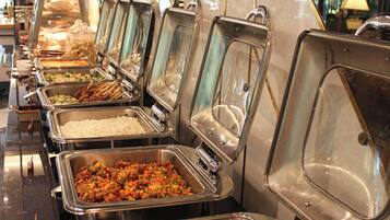 Café da manhã com buffet todos os dias (IDR 302500 por pessoa)