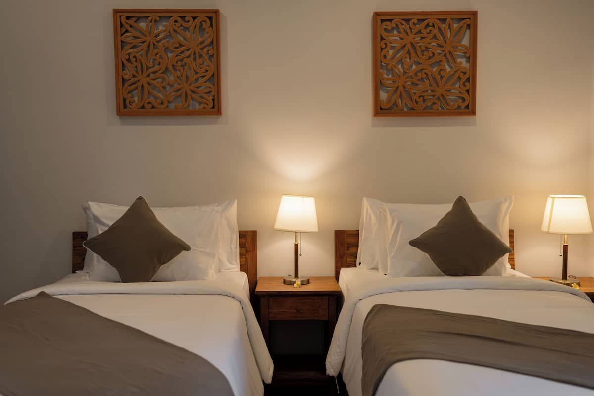 Quarto Twin Deluxe | Cofre no quarto, cortinas/cortinados opacos, quartos insonorizados