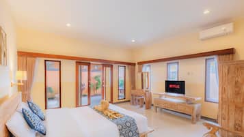 Villa Standard | Cofre no quarto, secretária