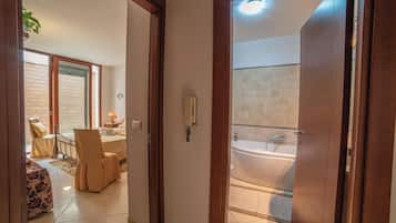 Villa Familiar, vários quartos (Fortino House From 300 Meters To Sea) | 2 quartos, quartos insonorizados, Wi-fi grátis, roupa de cama fornecida