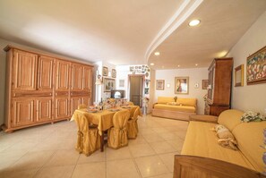 Villa Familiar, 2 quartos (Fortino House From 300 Meters To Sea) | Sala | Televisor 