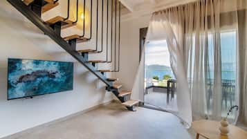 Suíte luxo, sacada, vista para o mar | Cortinas blackout, ferros/tábuas de passar roupa, Wi-Fi de cortesia