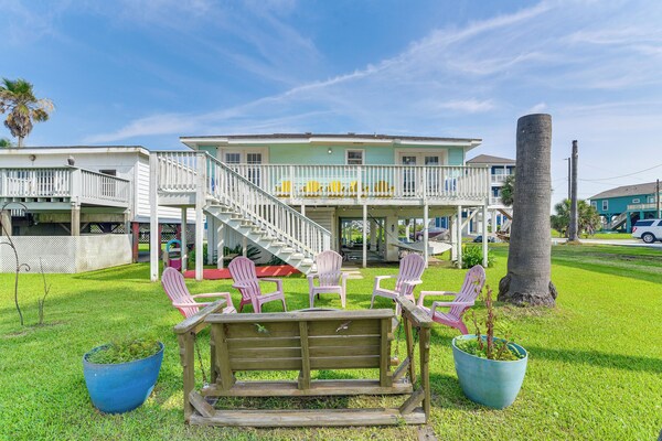 Walk To Beach: Galveston Family Getaway W/ Patio - Galveston