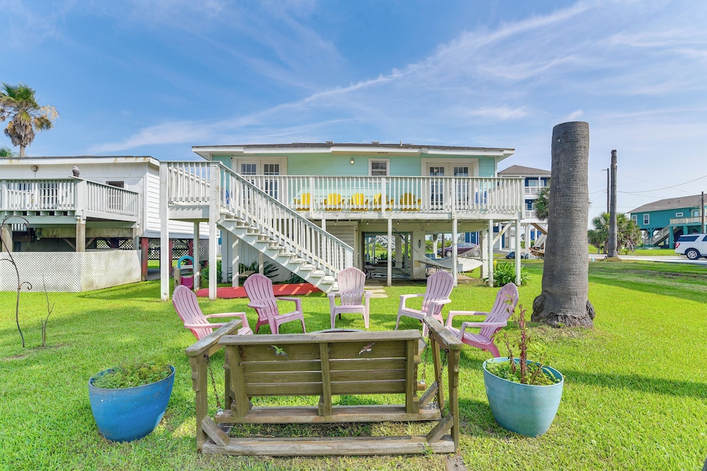 Walk To Beach: Galveston Family Getaway W/ Patio - Galveston