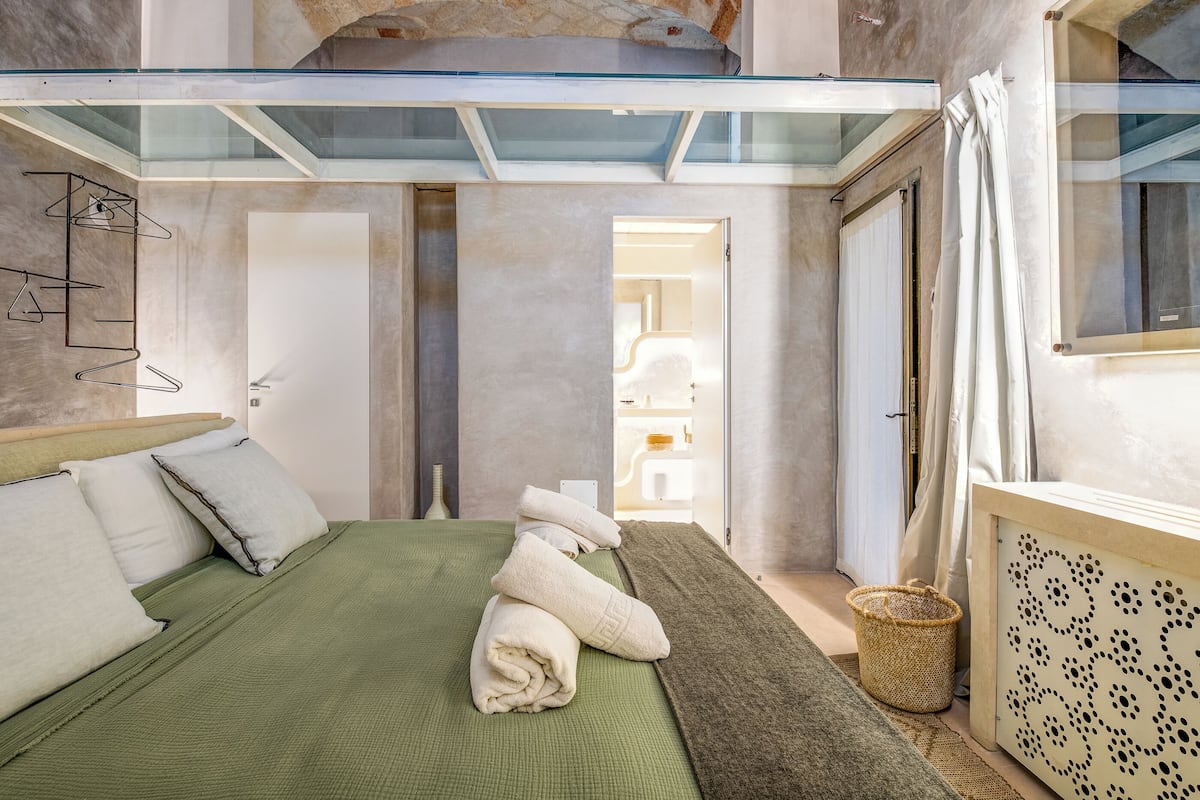 Quarto casal luxo, 1 cama de casal, para não fumantes, ar-condicionado | Wi-Fi de cortesia