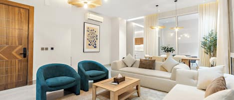 Apartamento Deluxe, varanda | Sala de estar