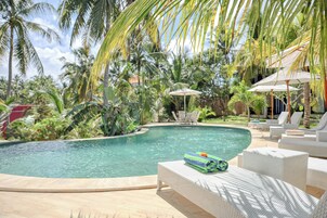 2 piscinas exteriores 