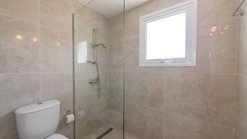 Um polibã, toalhas fornecidas