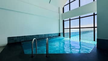 Piscina interior, piscina exterior
