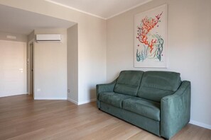 Quarto casal luxo, sacada, vista para a cidade | Cofres nos quartos, cortinas blackout, quartos à prova de som