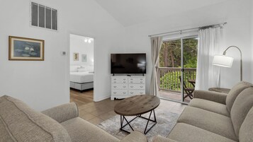 Condo, várias camas, sacada, vista para o jardim (Heron's Watch 6207) | 2 quartos, individualmente decorados, individualmente mobiliados