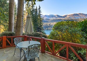 Suíte clássica, vista para o lago | Cofres nos quartos, quartos à prova de som, berços grátis, Wi-Fi