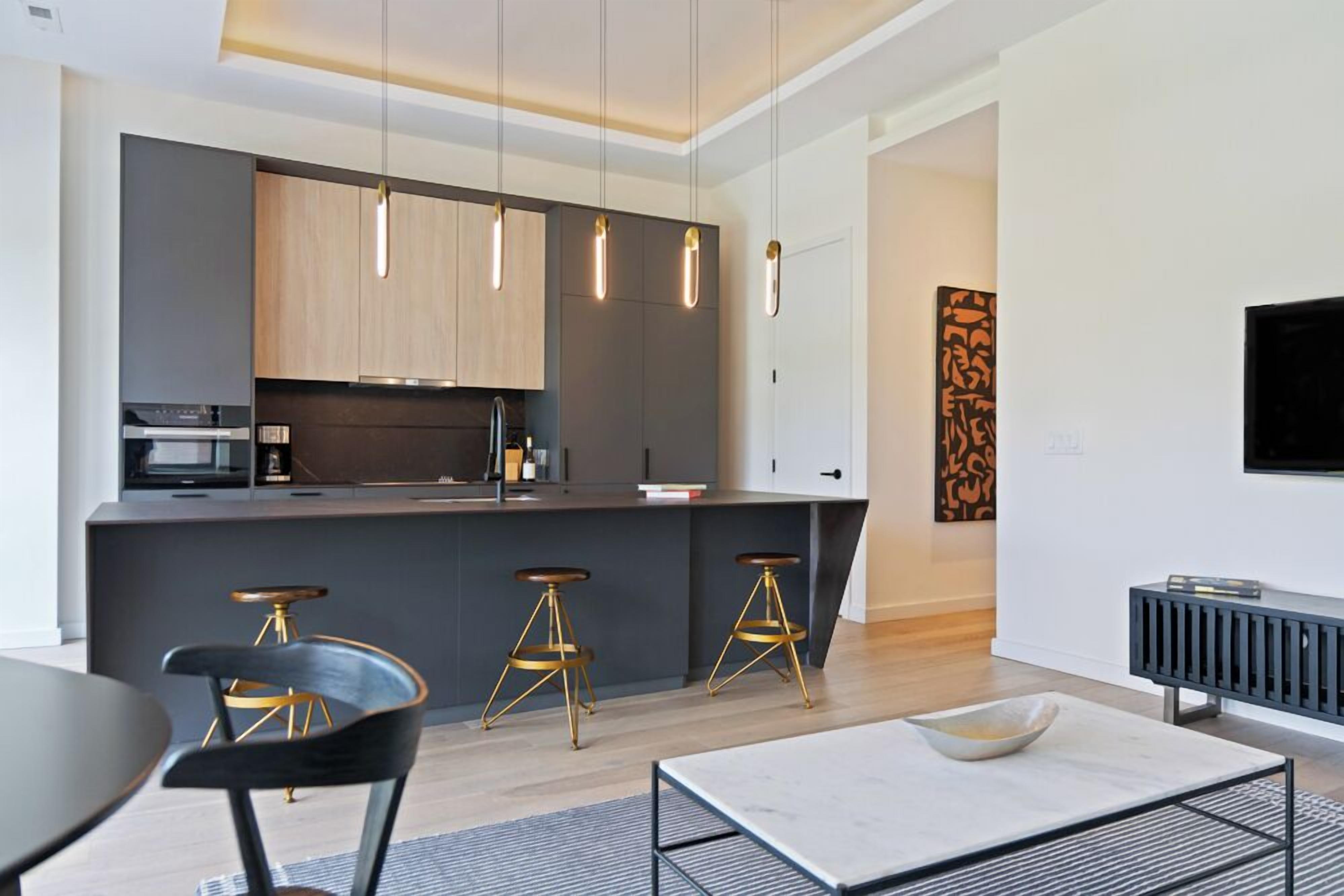 Apartamento, 1 cama queen-size e sofá-cama, adaptado para pessoas com dificuldades de mobilidade | Cozinha privada | Um frigorífico/congelador grande, um micro-ondas, um forno 