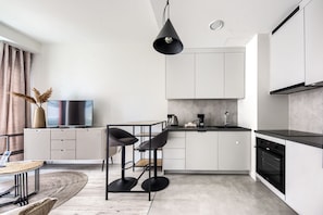Apartamento Deluxe, Vista para a cidade | Secretária adequada para computadores portáteis 