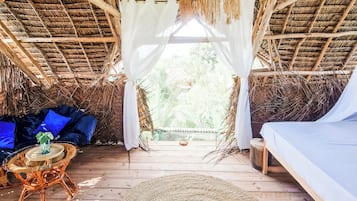 Casa na árvore clássico, vista para o jardim