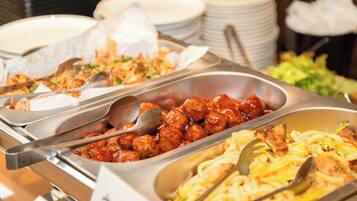 Pequeno-almoço tipo buffet diário (1700 JPY por pessoa)