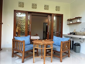 Suite, varanda, vista para o jardim | Terraço/pátio interior