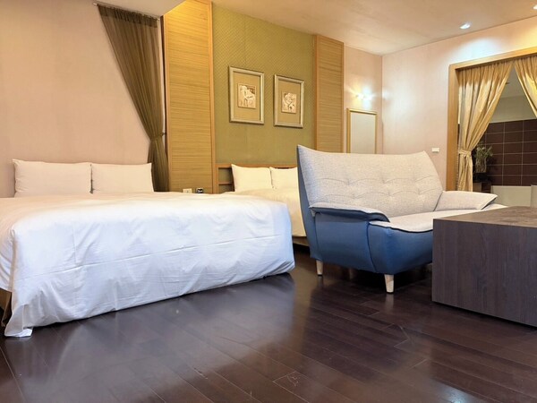丽莎汽车旅馆 - 高雄市