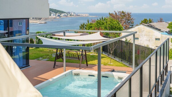 Gyeongju The Moon Aurora Pool Villa - Gyeongju-si