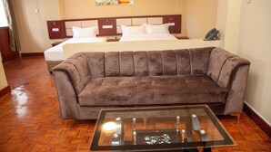 Quarto Triplo Standard, varanda, Vista para a cidade