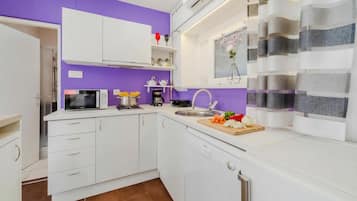 Estúdio Standard, micro-ondas (Charming Downtown Studio) | Kitchenette privada