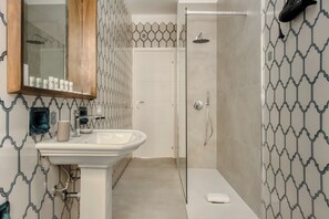 Apartamento, 3 quartos, sacada, vista para o pátio | Banheiro | Bidê