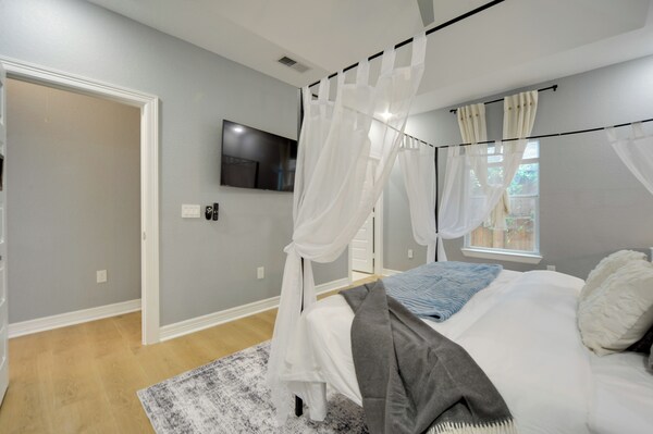 Heated Cocktail Pool & Spa: Canyon Lake Home - Texas