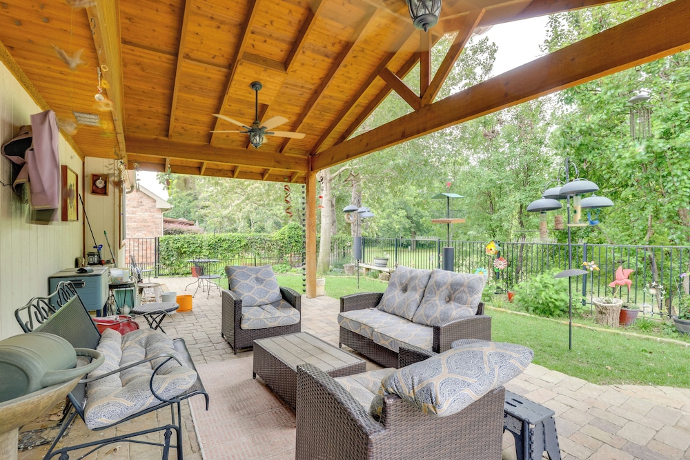 5 Mi To Lewisville Lake: Couple's Retreat W/ Yard - Grapevine, TX