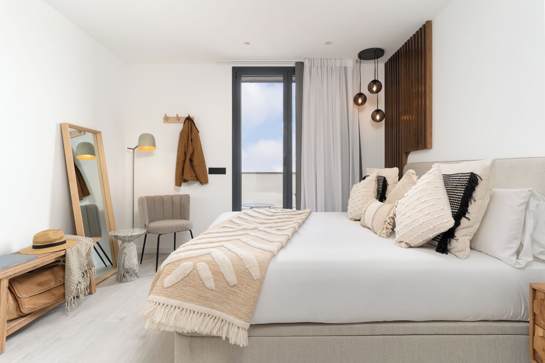 Apartamento, 2 quartos, sacada | Cofres nos quartos, quartos à prova de som, Wi-Fi de cortesia