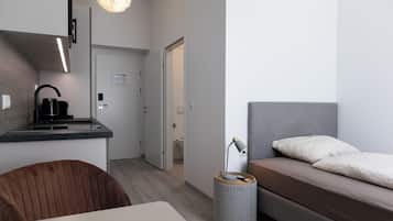 Cortinas/cortinados opacos, Wi-fi grátis, roupa de cama fornecida