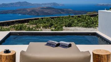 Suite Heated Private Pool | Cofre no quarto, com decoração personalizada