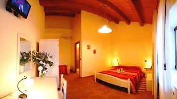 Quarto triplo conforto, varanda, vista para o jardim | Wi-Fi de cortesia