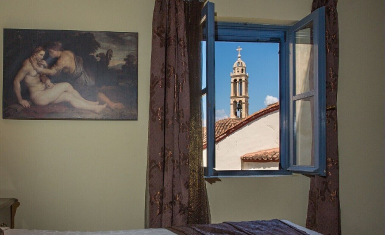Quarto Duplo Superior, banheira de hidromassagem grande, Vista para a cidade | Cofre no quarto, ferro/tábua de engomar, Wi-fi grátis 