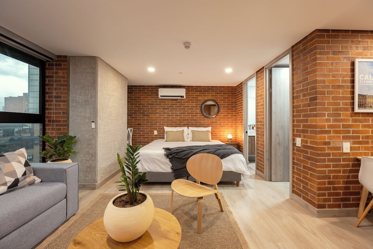 Loft premium, vista para a cidade | Roupas de cama premium, edredons de pluma, cofres nos quartos