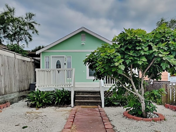 Sugar Shack Bungalow By Ryson Vacation Rentals - Galveston, TX