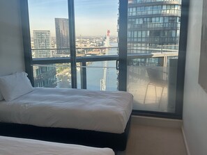 Apartamento, vista para a marina | Ferro/tábua de engomar, Wi-fi grátis