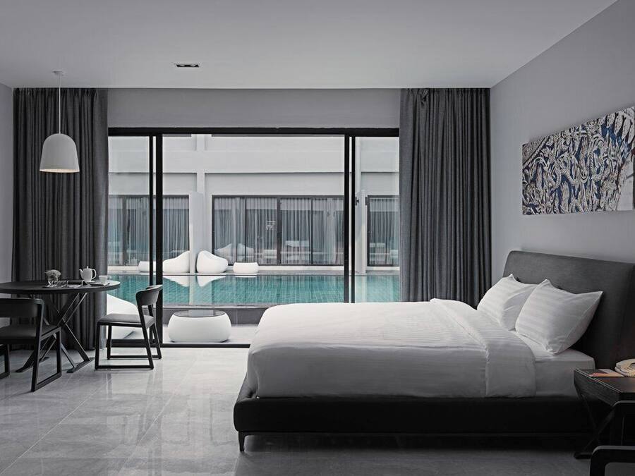 Pool Access | Cofres nos quartos, cortinas blackout, quartos à prova de som