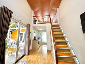 Smart TV 50 polegadas com canais digitais, livros