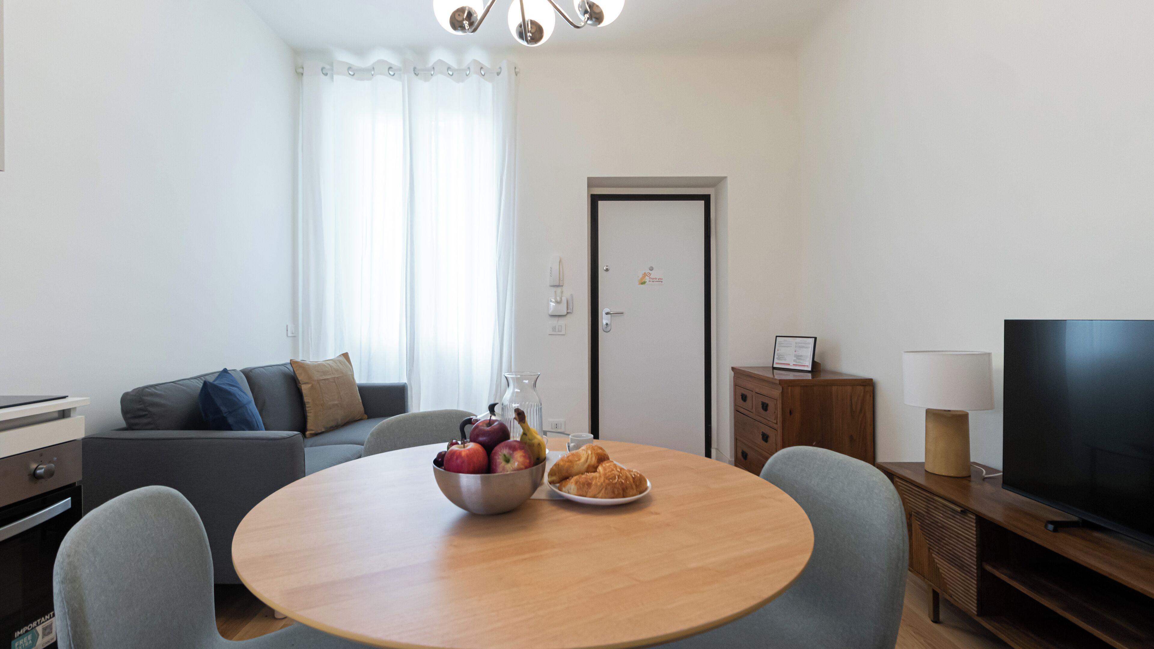 Apartamento (1 Bedroom) | Área de estar | Smart TV 32 polegadas com canais a cabo