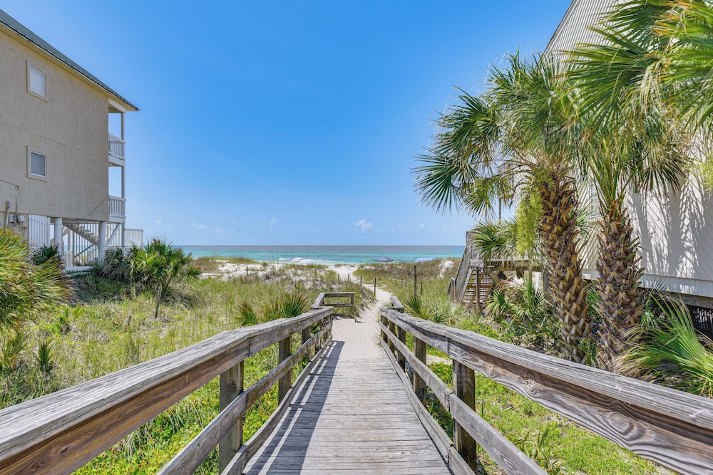 Walk To Beach: Resort Getaway In Pcb! - Laguna Beach, FL