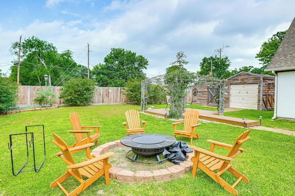 Private Backyard Oasis: Spacious Home In Humble! - Houston, TX
