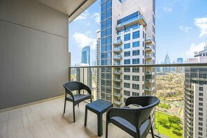 Suíte estúdio luxo, 1 cama Queen, sacada, vista para a cidade | Vista para a cidade