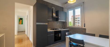 Apartamento Comfort, Vista para a cidade | Cozinha privada | Uma cafeteira/bule, uma chaleira elétrica