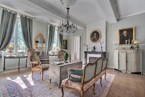 Quarto casal ou duplo clássico, vista para o jardim | Área de estar