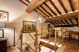 Apartamento | Sala | Televisor de ecrã plano de 32 polegadas com canais por cabo
