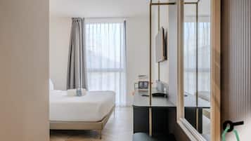Quarto casal standard | Cofres nos quartos, berços (sobretaxa), Wi-Fi de cortesia, roupa de cama