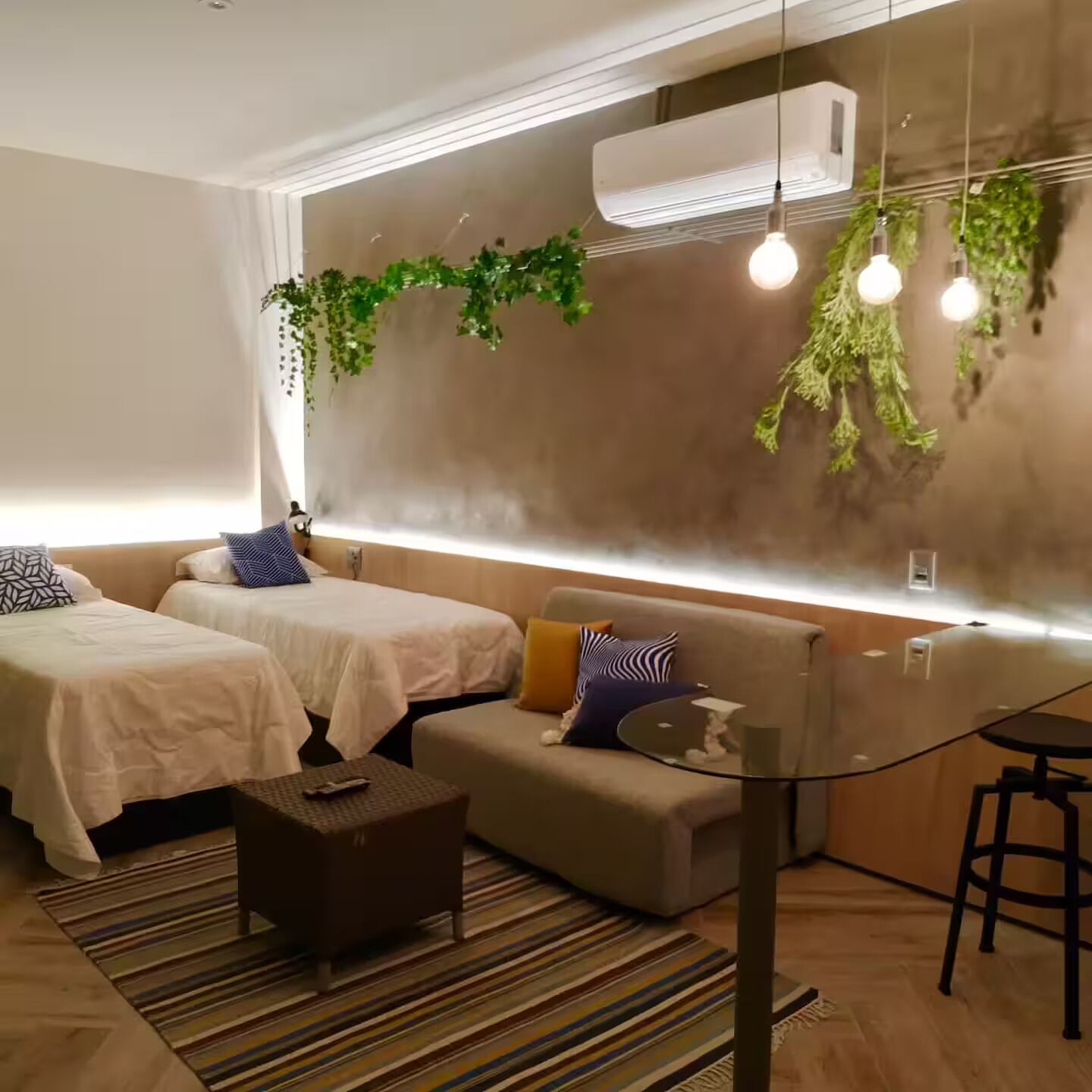 Suite-Estúdio Comfort | Cofre no quarto, secretária 